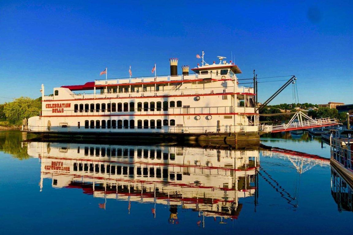 Narrated Sightseeing Cruise – Celebration Belle